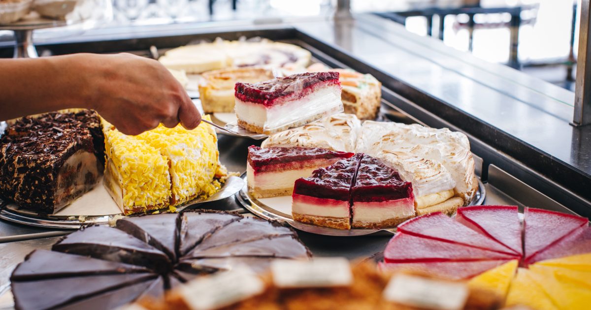 Lekkernijen haal je bij Dudok Patisserie op de… | Manhave